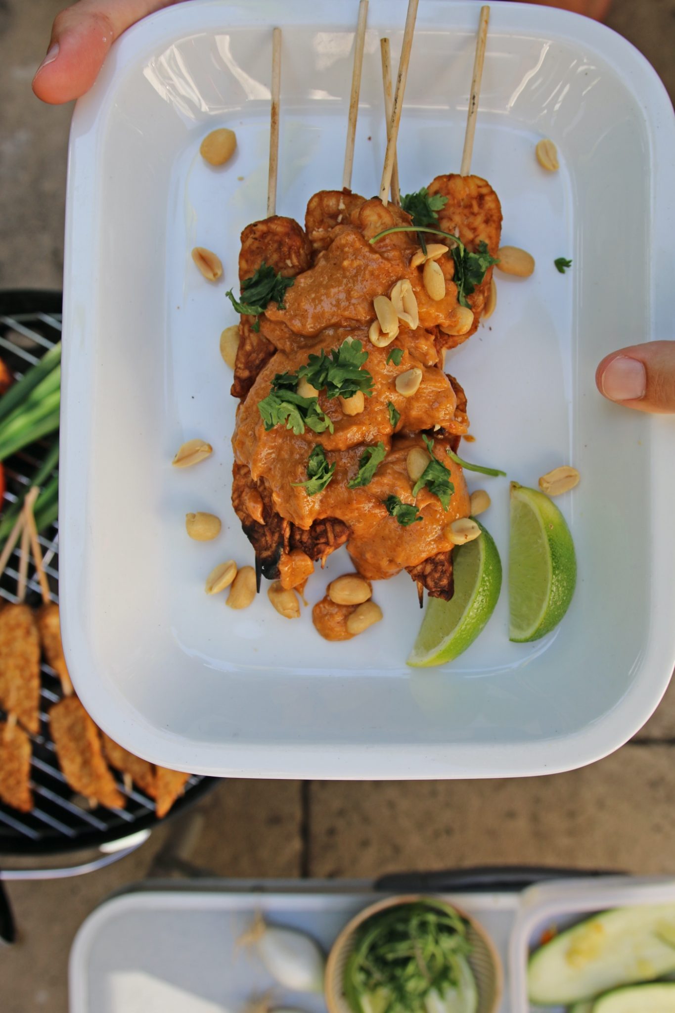 Tempeh saté van de bbq (of in de grillpan) - Leukegeit